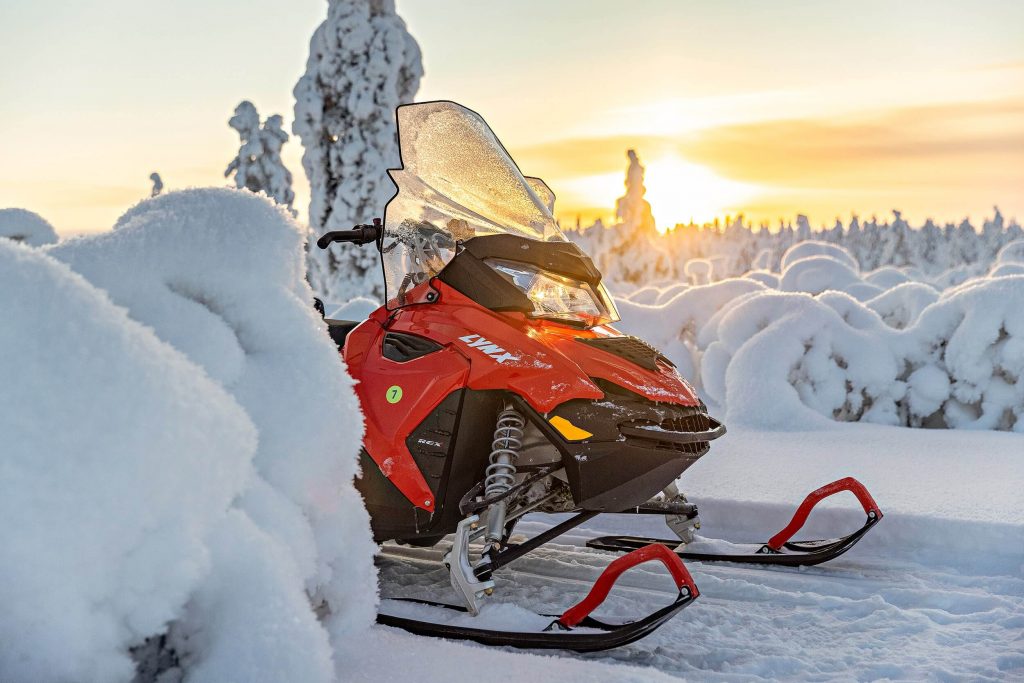 Snowmobile Safari to the Snowy Forest – Polar aurora cabins